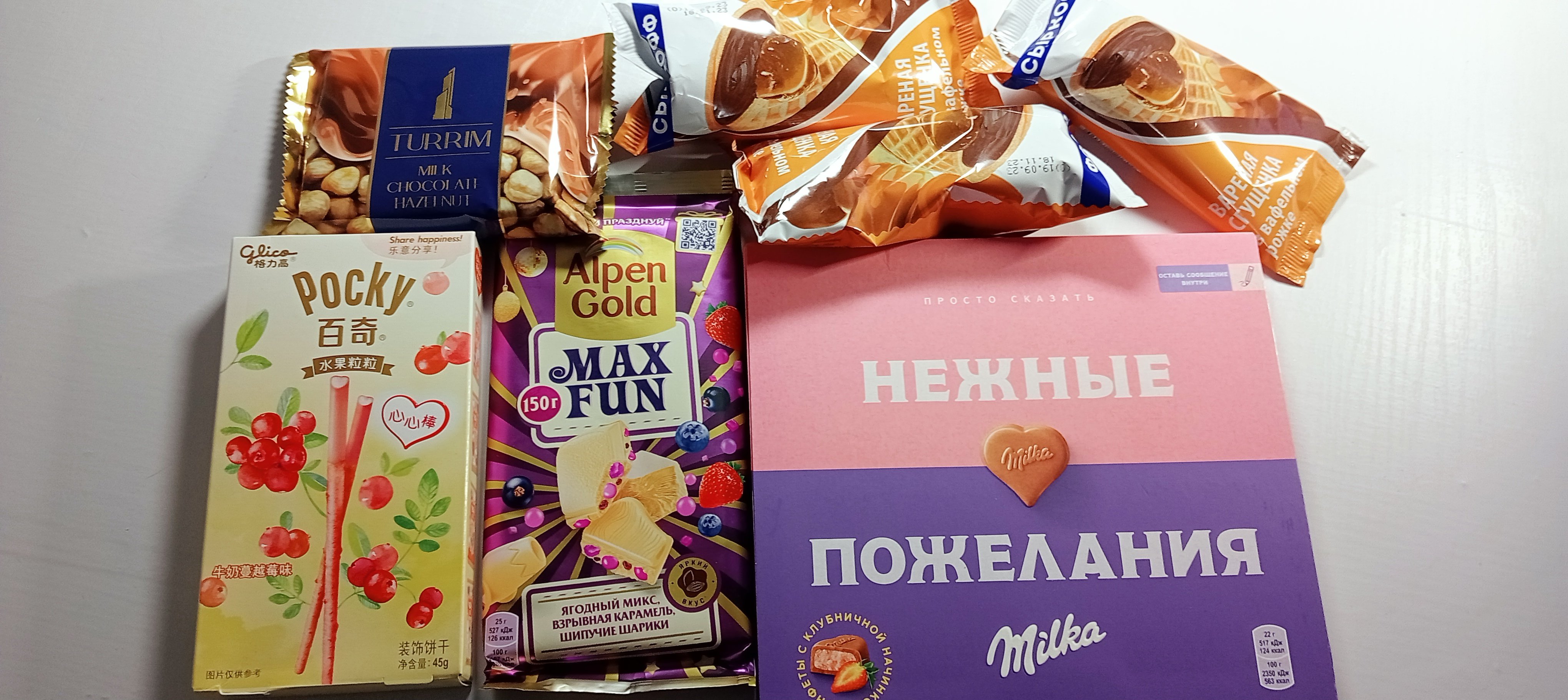 Распаковка вкусного шоколада и шоколадных конфет