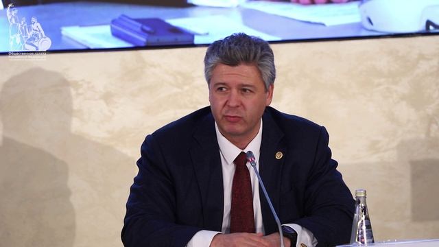 Максим Григорьев на встрече с международными наблюдателями