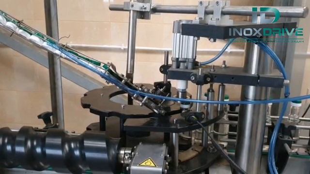 Укупор стеклянных бутылок крышками-нахлобучками + шнековый делитель тары - ИноксДрайв