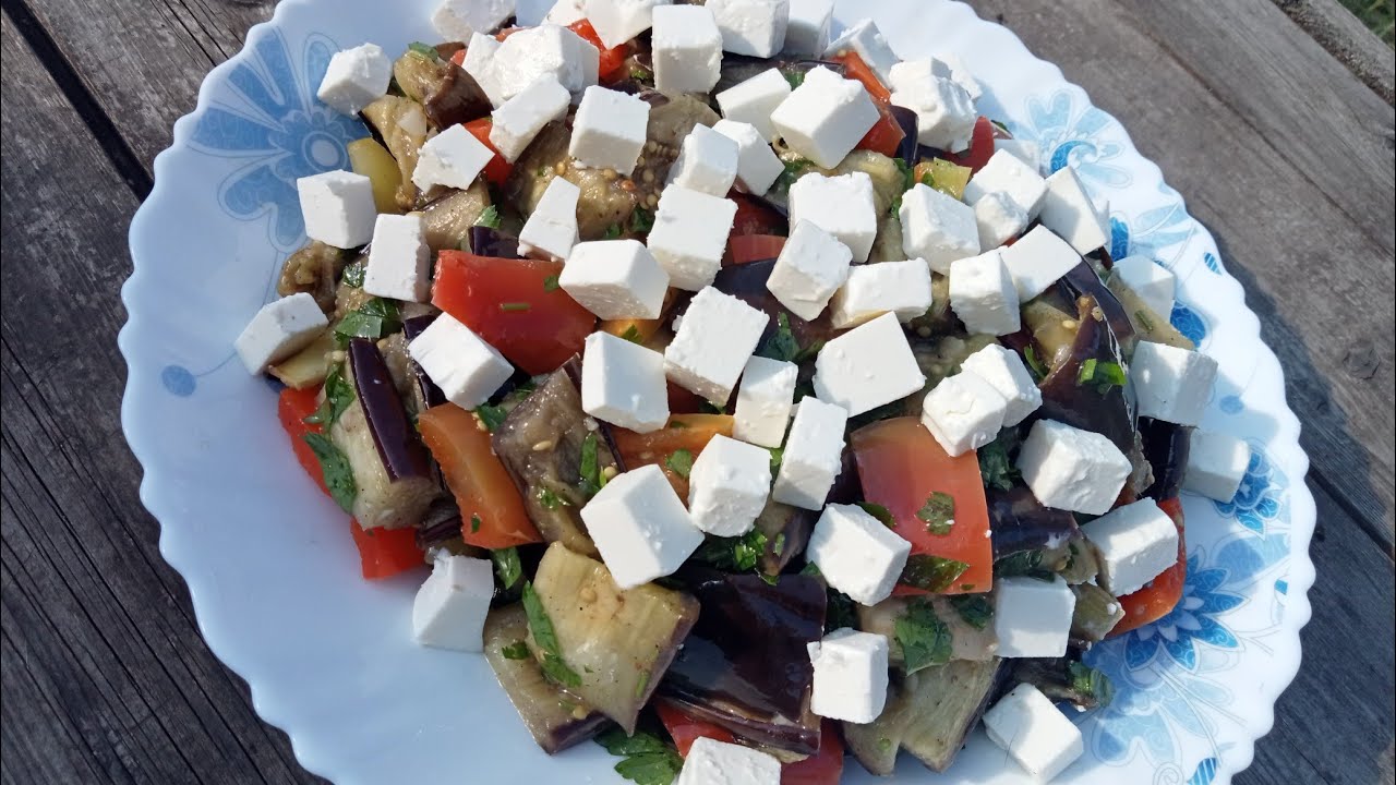 Салат из баклажанов, болгарского перца и брынзы