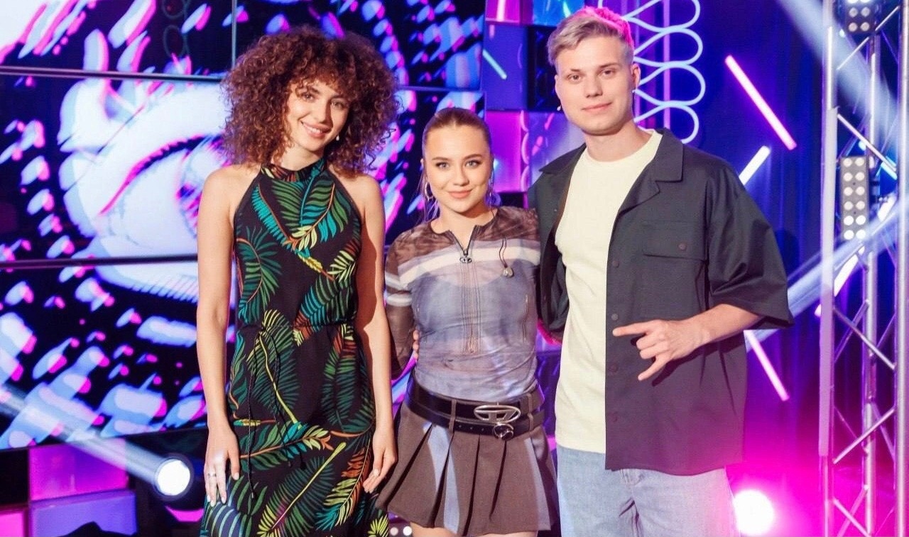 Катя Адушкина - Поиск в темноте | Шоу "Вечерний лайк"