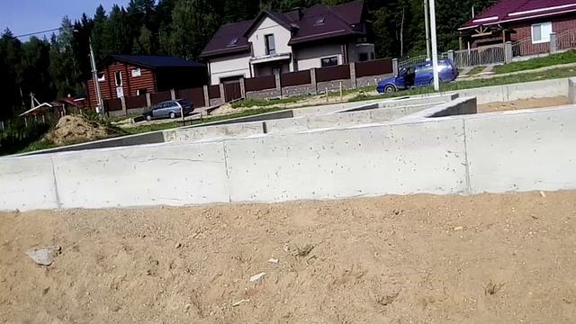 Свайноростверковый фундамент на склоне.