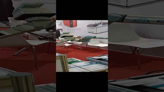 Коллаборативный робот имитирует работу по управляющей программе