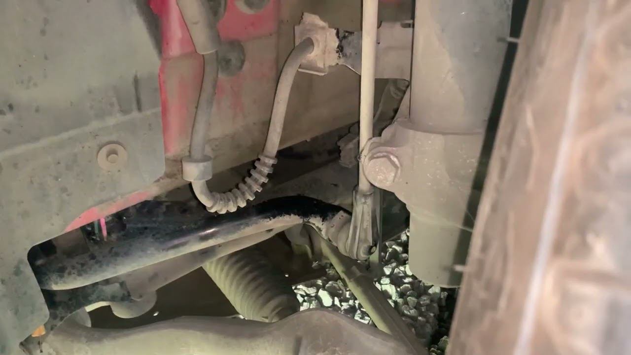 BMW F30 диагностика и замена стойки стабилизатора.