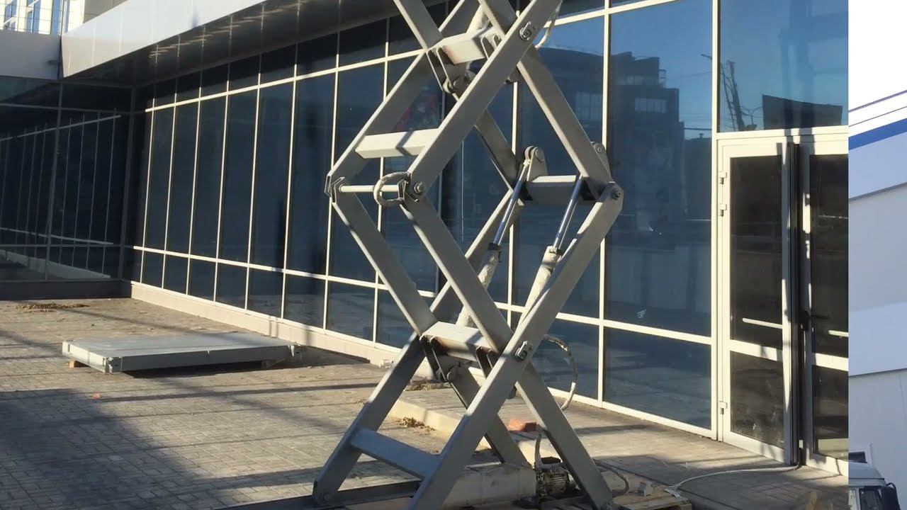 Монтаж гидравлического подъемного межэтажного стола.