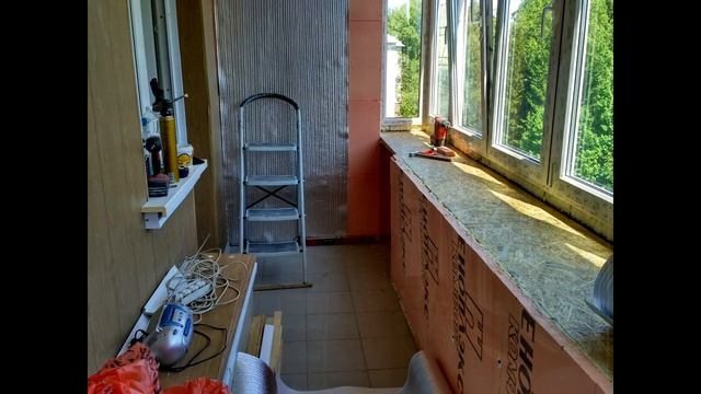 Панели МДФ на балконе. Большая лоджия переделана под зону отдыха.