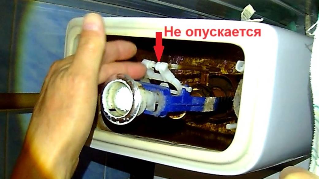 Замена арматуры в бачке унитаза 1