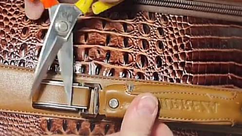 Кроим ручку для чемодана.