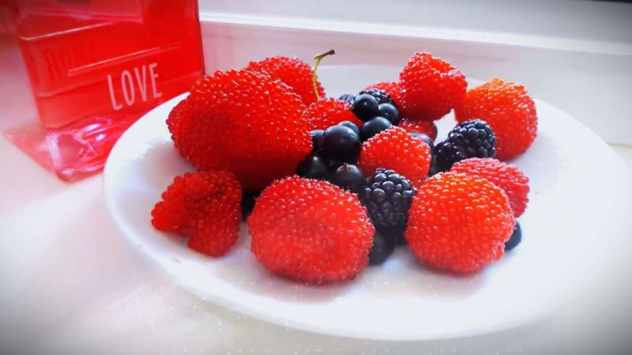 Малина сорт клубники. Всей семьей от мала до велика любим лакомиться свежею клубникой - малиной
Лето