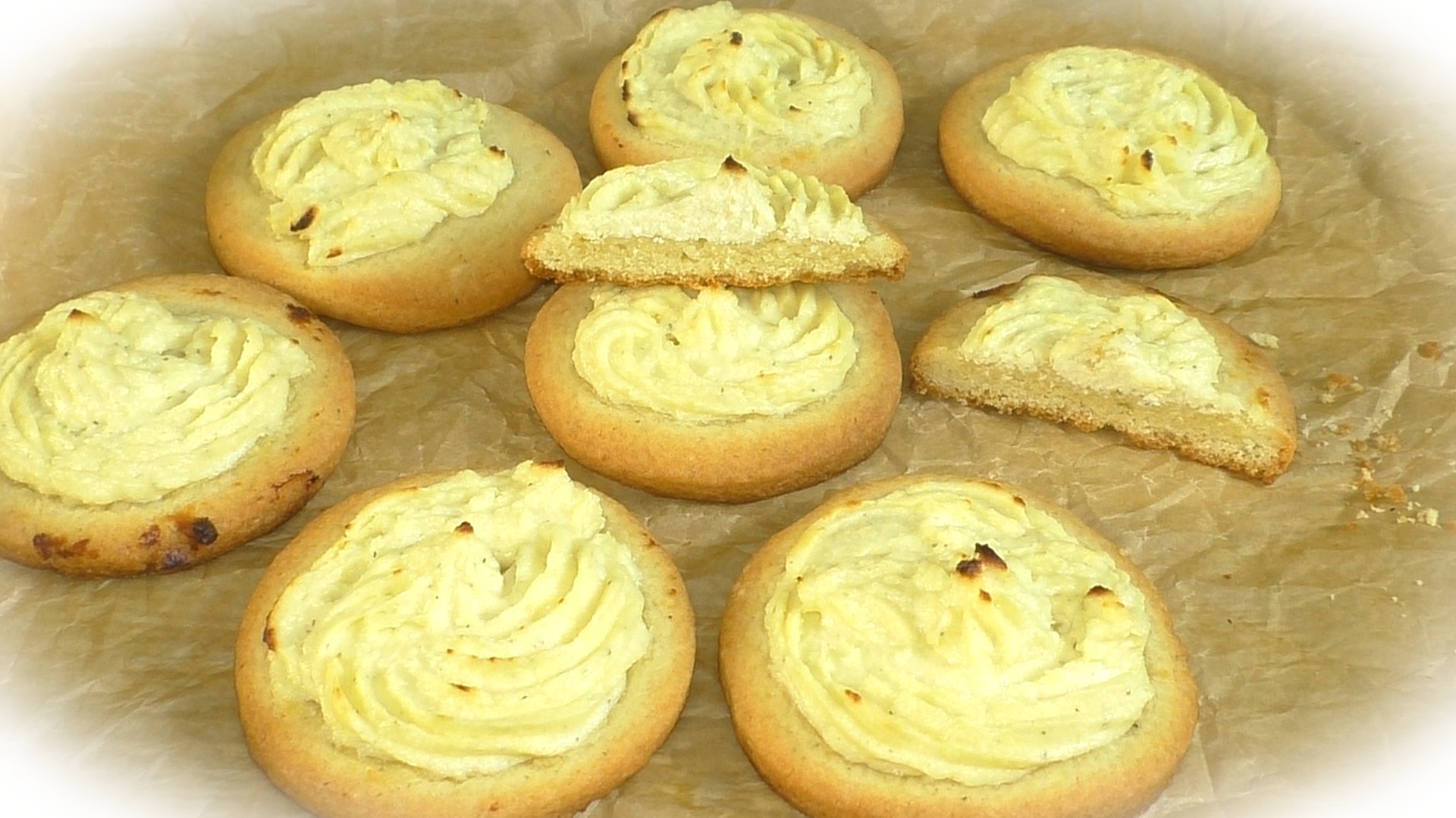 Удачный рецепт творожного печенье (мягкое тесто и воздушная начинка)