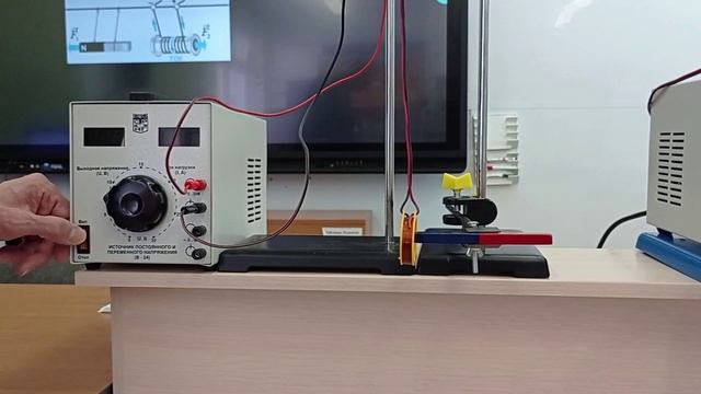 Взаимодействие катушки с магнитом.mp4