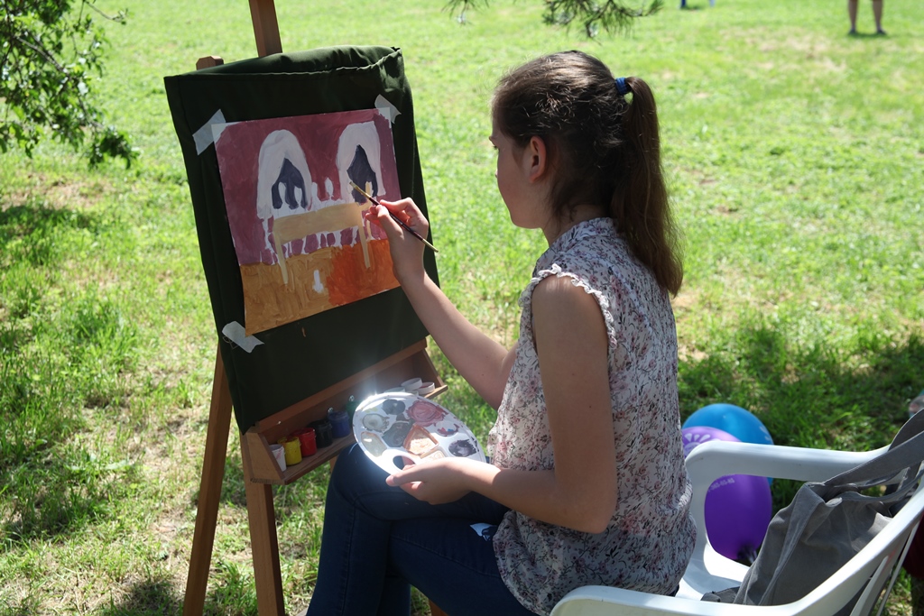 Приглашаем на фестиваль детского пленэрного рисунка «Ласточкино гнездышко»