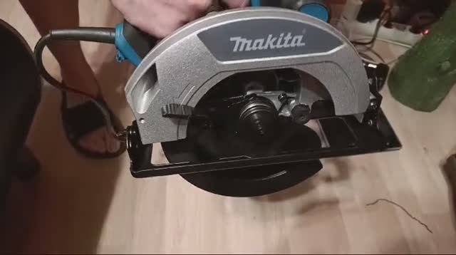 Распаковка. Купили мне дисковую пилу, ручная циркулярка. 
Купить дисковую пилу
купить циркулярку