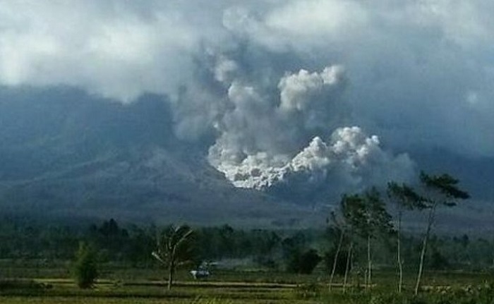 На Яве произошло очередное извержение вулкана Семеру.
#Java #Semeru #volcano