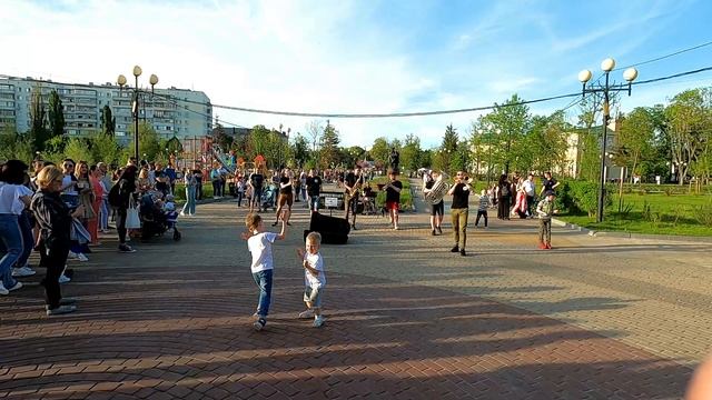 16.05.2021 Воскресенье//отдыхаю в парке//уличные музыканты