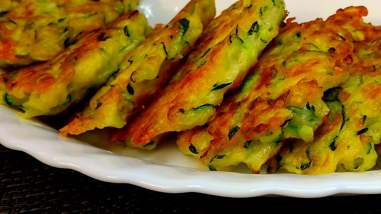 Кабачковые оладьи с сыром, очень вкусно