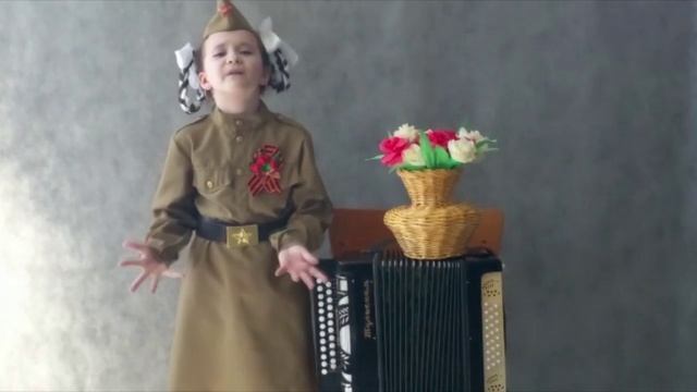 Стих «Встань весь мир! Шагают Ветераны» читает Аделина Салеева