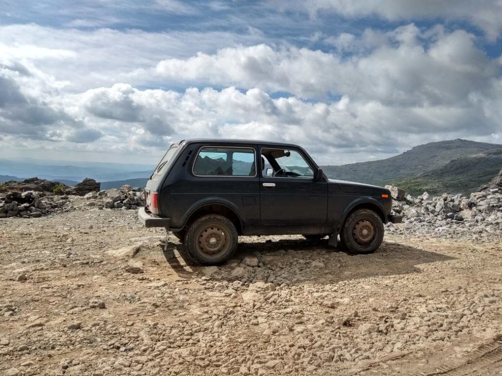 Движение по пересеченной местности на пониженной (низшей) передаче раздаточной коробки НИВЫ