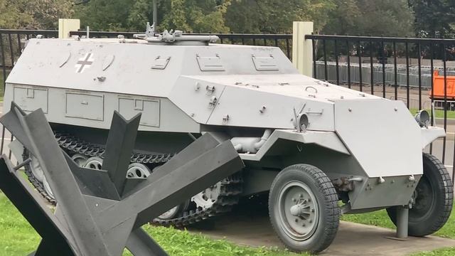 Чехословацкий Tatra ОТ-810 загримерованный под «Ганомаг»