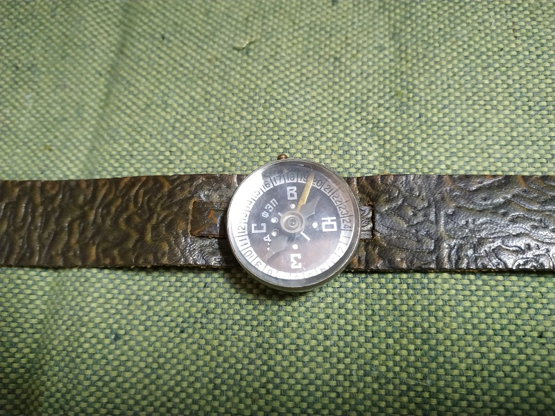 Компас наручный с ремешком. СССР