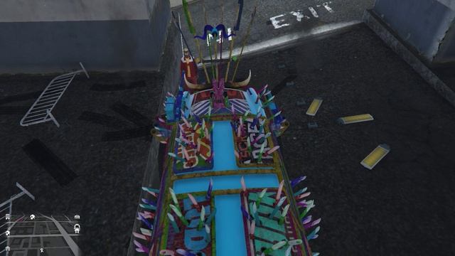 Grand Theft Auto V Игрок спавнит тачки с арены и не только