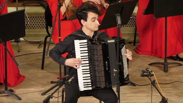 А.Мацанов, «Пчёлка», солист Артём Малхасьян (Новороссийск)