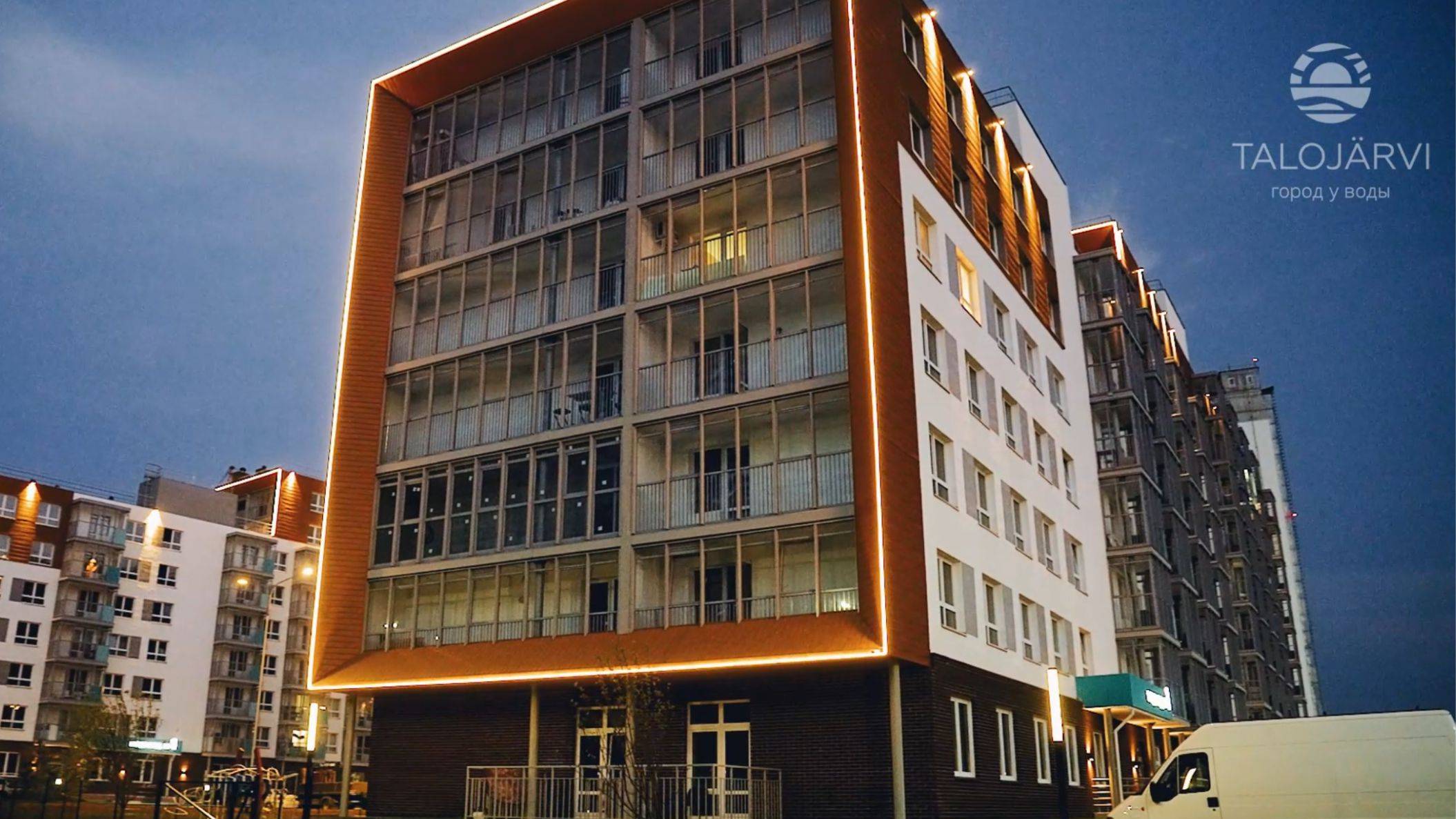 НОЧНОЙ TALOJARVI Город у воды.