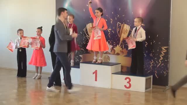 Вова и Аня, награждение - Зимний кубок Экспрессии в Гранд Зале Москвы. Бальные танцы массовый спорт.