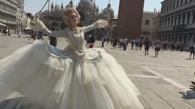 Встреча гостей - Белая фрейлина