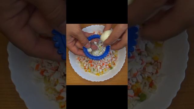 Крабовый салат из Гавйской смеси