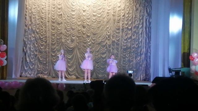 песня "Папа, мама, я - дружная семья"