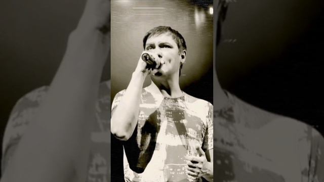 юра Шатунов, отрывок его песни.