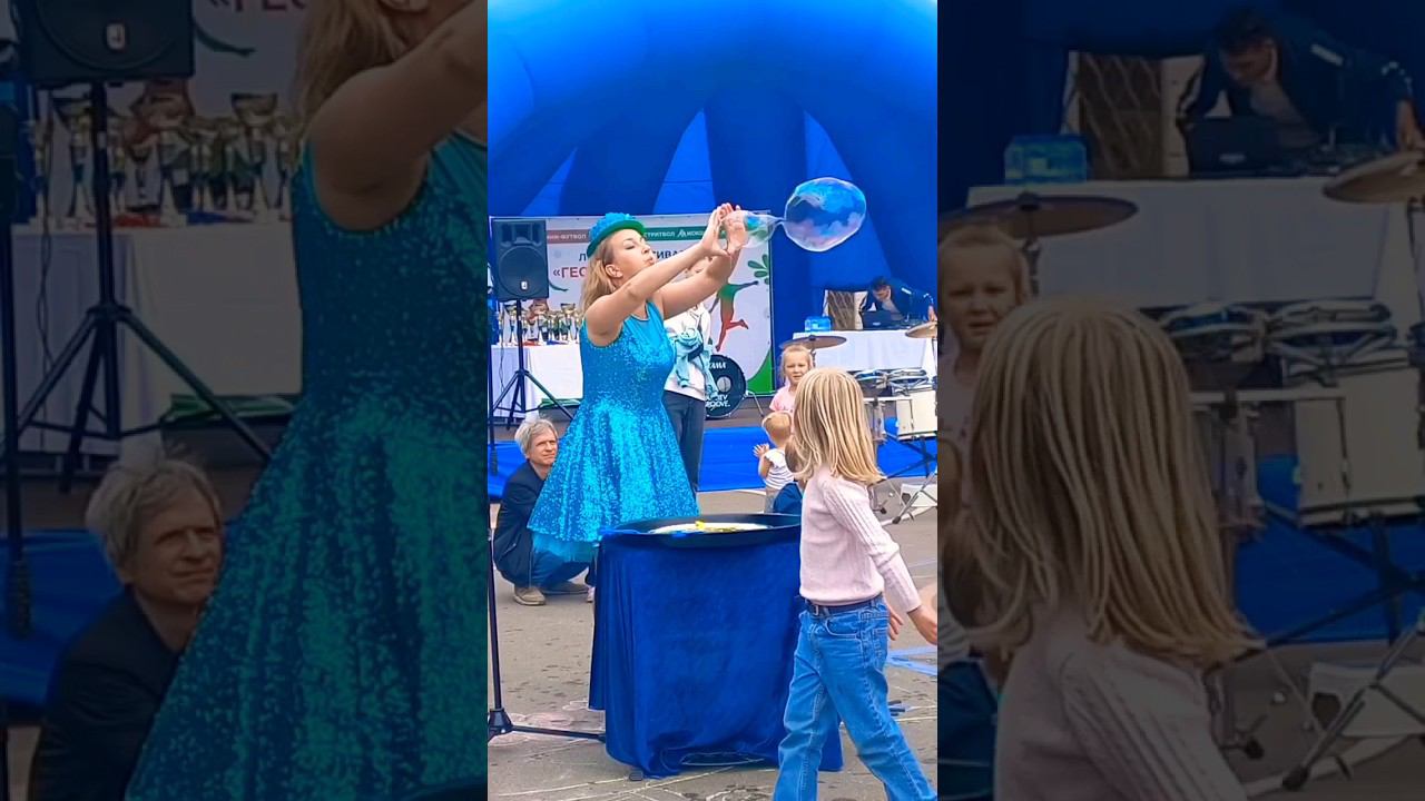 Что не так с руками? Почему вылетают пузыри? #актриса #шоу #шоумыльныхпузыреймосква #magic #art