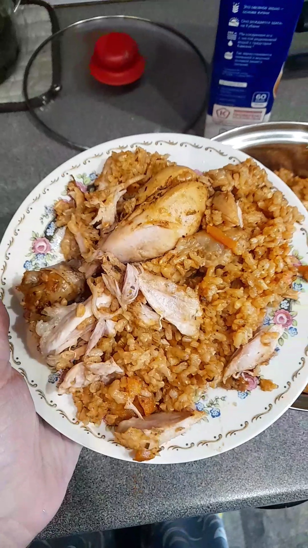 Бурый рис с ножками в рукаве