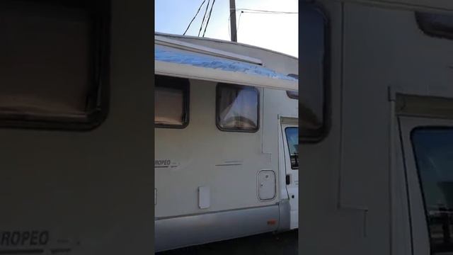 Раскрытие маркизы автодома Rimor Junior 2002 года