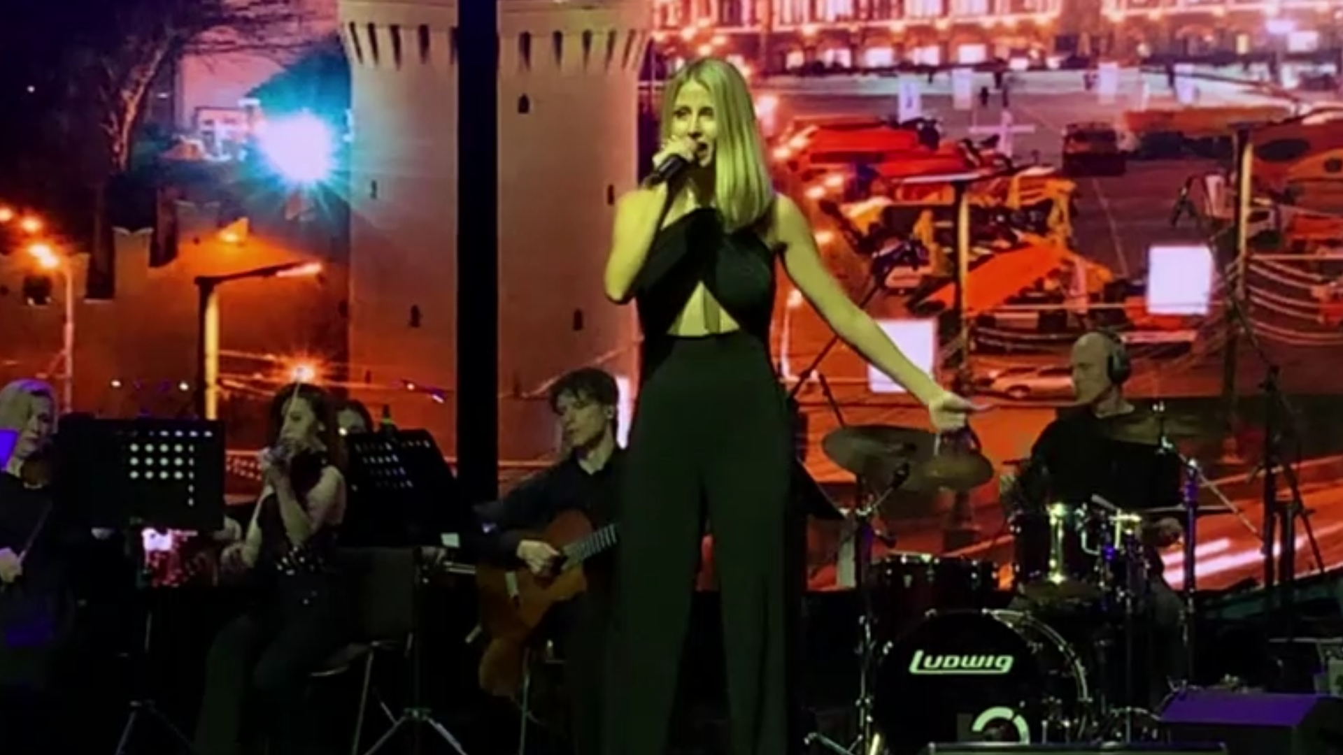 Песня о Москве - Светлана Сыропятова - День Рождения Москвы в театре Градский Холл 09.09.2023