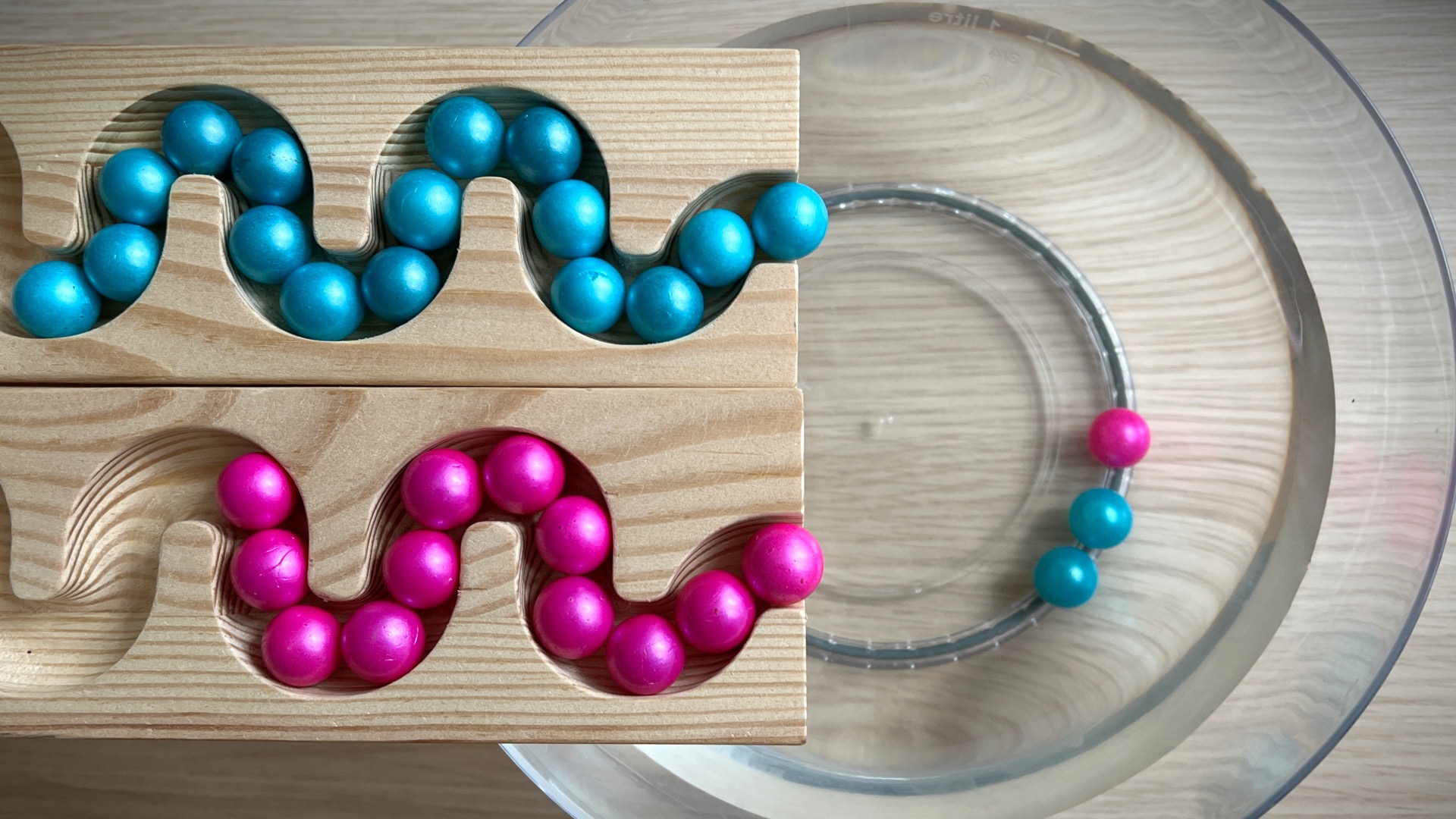 Шарики марблс падают в воду • Marble Run ASMR • Залипательное видео