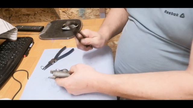 Решил заменить тормозную жидкость, отремонтировал тормозной цилиндр.