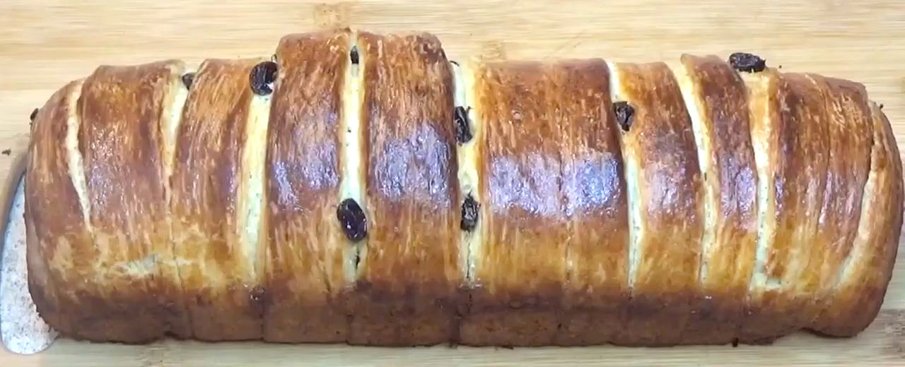 Пуховый хлеб с изюмом на сгущенном молоке к чаю!