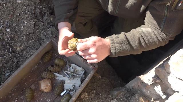 Продолжаются мероприятия по обнаружению и изъятию оружия и боеприпасов на освобожденных территориях