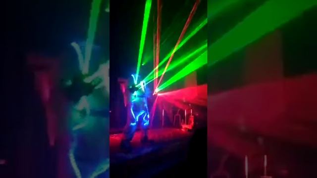 Зажигательный номер в исполнении, Петербургского артиста Павла Зыкова