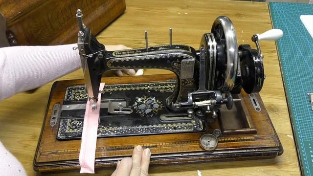 Старинная швейная машинка GRITZNER DURLACH .