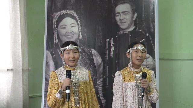 Вероника, Диана Сутаковы 6 класс вокальный кружок «Чуораанчыктар» - «Таптыа5ын ийэни».
