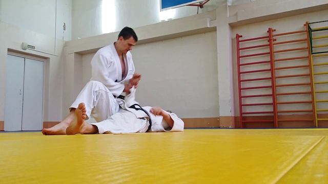 YOKO SHIHO GATAME / Удержание поперёк / 横 四 方 固