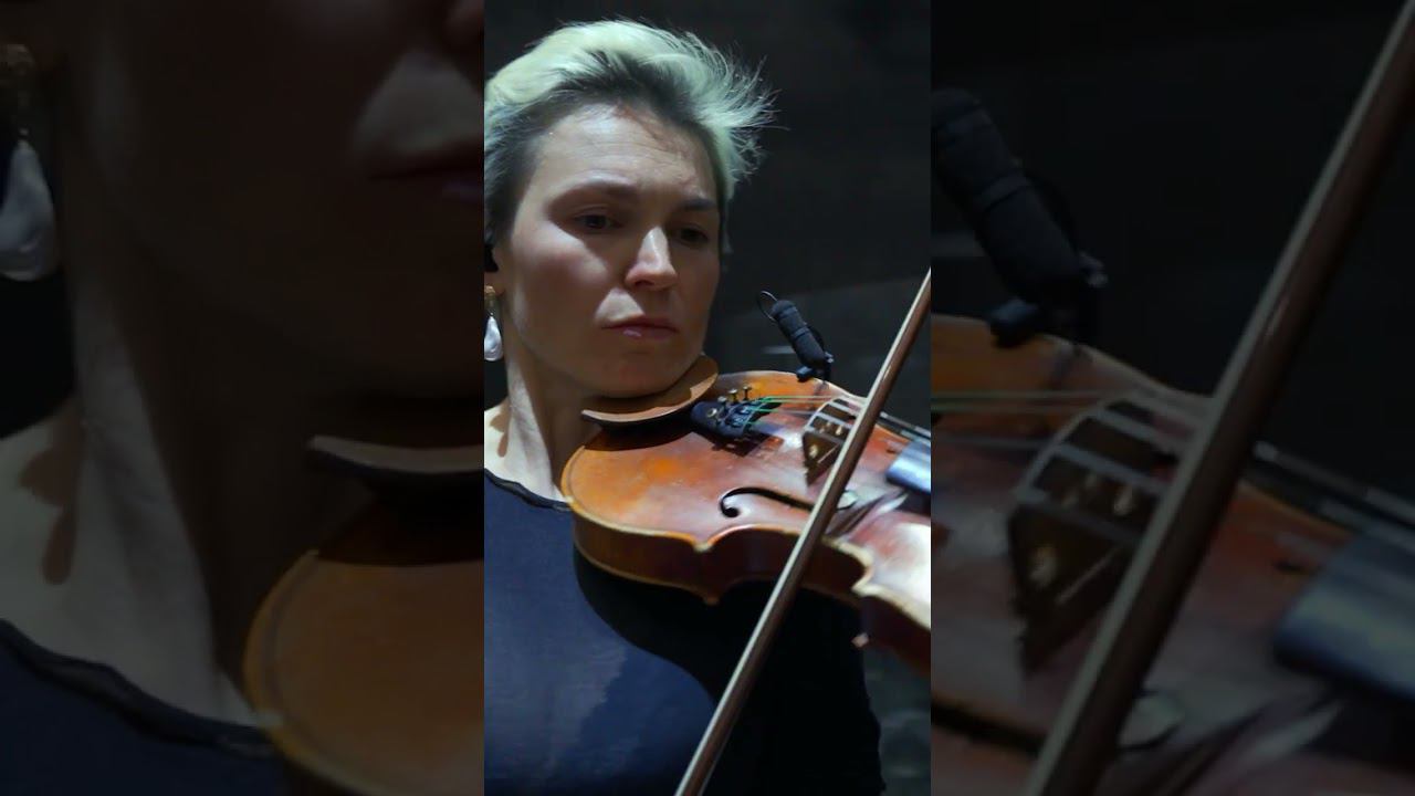 «Музыка в темноте» #евгениязима #музыкавтемноте #shorts