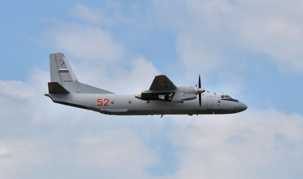 Тот самый борт, который разбился в Сирии Ан-26 RF-92955 №52 (красный)