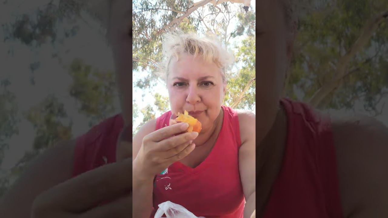 Делаю перекус на пляже Лара.