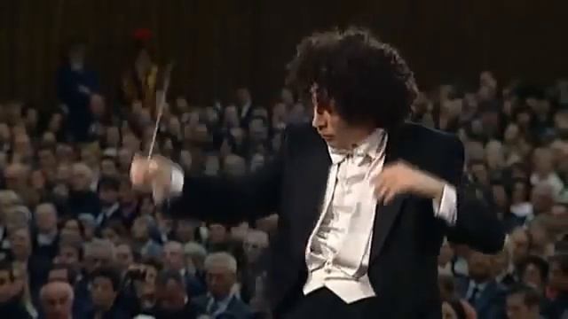 Gustavo Dudamel Dvorak Symphony no 9 4th movement Allegro con fuoco.