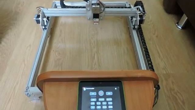 Планшет управляет выжигателем по блютуз.