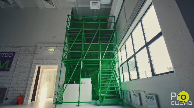 Вышка лаерного типа для диджеев и видеооператоров Центра содействия развитию молодежи